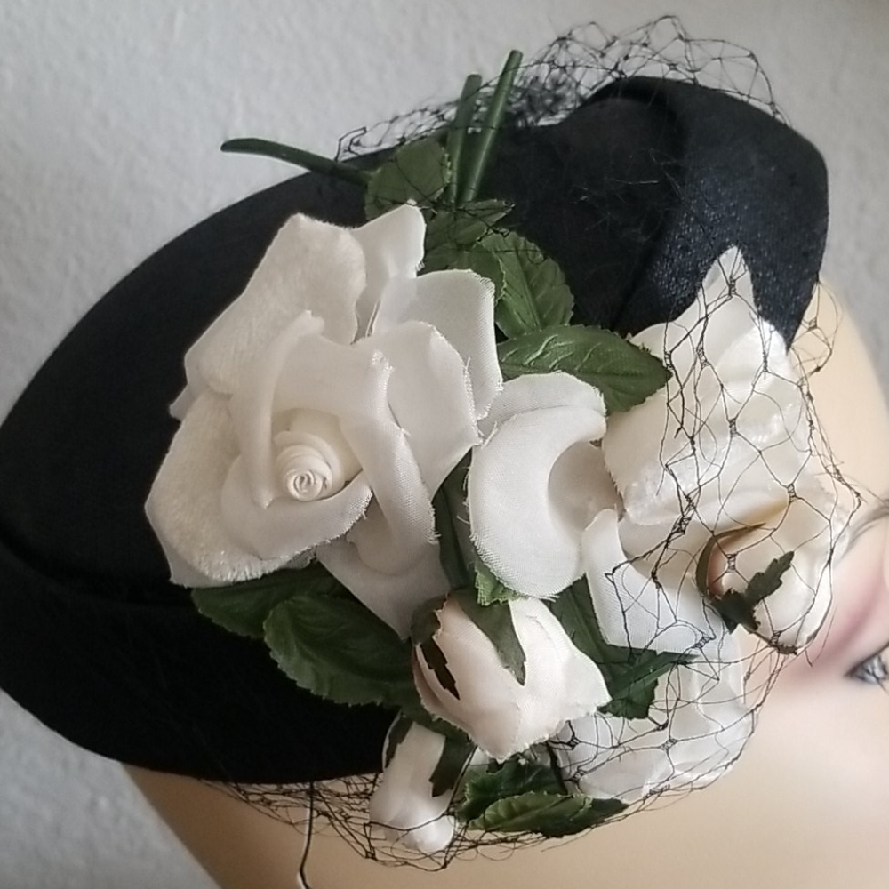 Capulet Vintage Beauty With Rose's And Rosettes - Gem